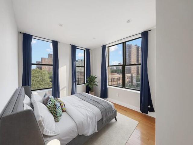 Queen bedroom in 4 bed/2 bath home in East Harlem #706 B