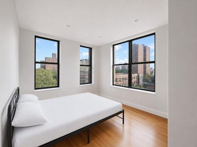 Queen bedroom in 4 bed/2 bath home in East Harlem #706 B