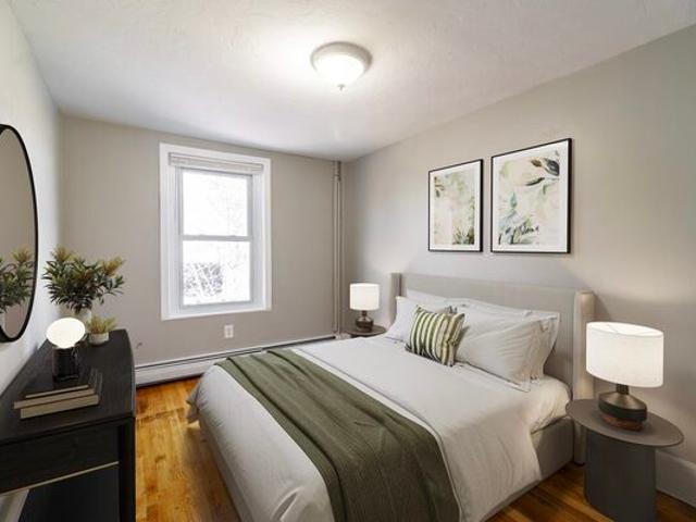 Queen bedroom in 4 bed/2 bath home in Newton Corner #925 A