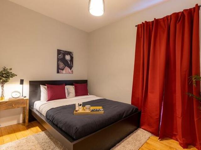 Queen bedroom in 4 bed/2 bath home in Savin Hill #329 C