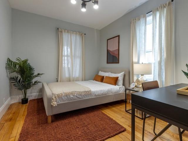 Queen bedroom in 4 bed/2 bath home in Savin Hill #329 A