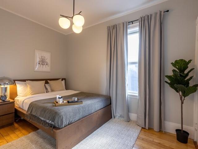 Queen bedroom in 4 bed/2 bath home in Savin Hill #331 C