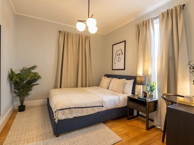Queen bedroom in 4 bed/2 bath home in Savin Hill #331 A