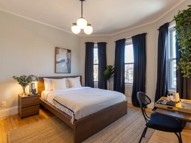 Queen bedroom in 4 bed/2 bath home in Savin Hill #331 D