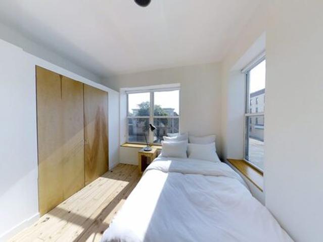 Queen bedroom in 4 bed/2 bath home in Prospect Lefferts Gardens #1840 D