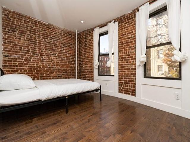 Queen bedroom in 4 bed/2 bath home in West Harlem #1788 D