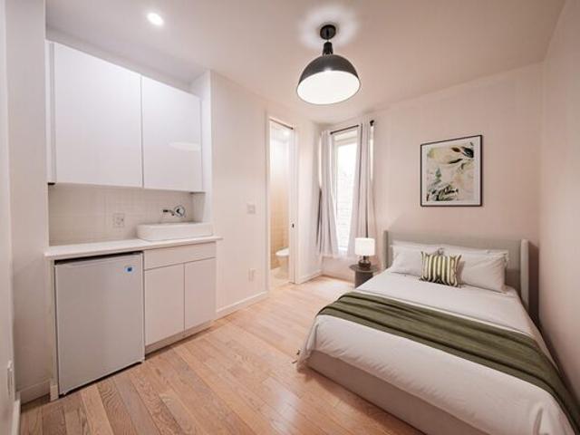 Queen bedroom in 4 bed/4 bath home in Ditmas Park #1893 C