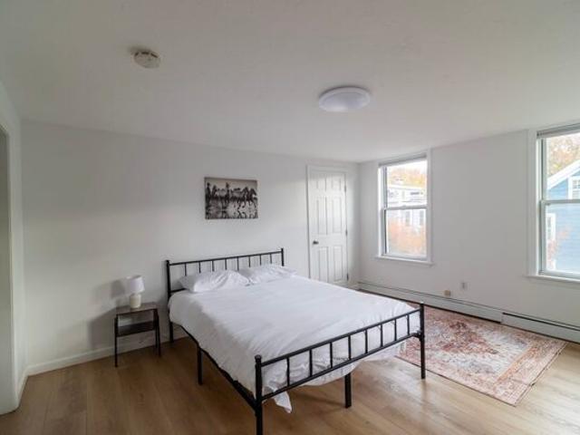 Queen bedroom in 4 bed/4 bath home in East Cambridge #1786 A