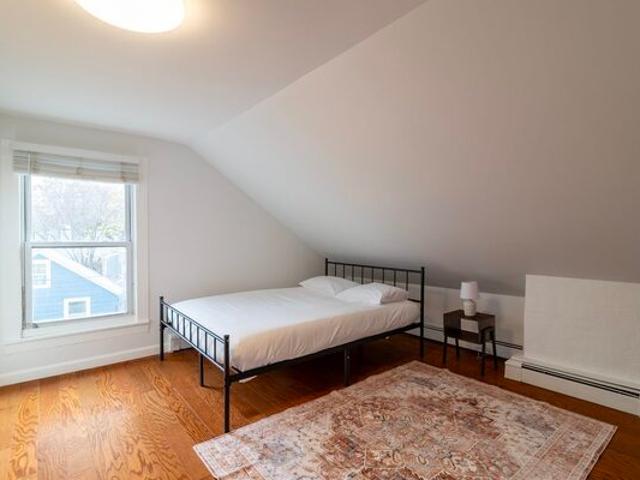 Queen bedroom in 4 bed/4 bath home in East Cambridge #1786 C