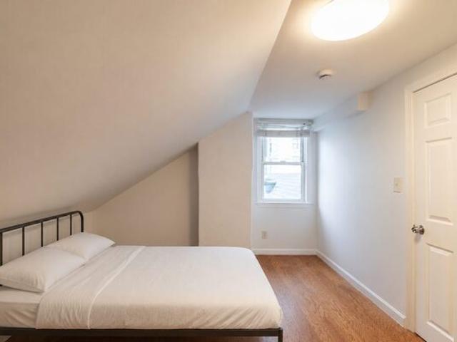 Queen bedroom in 4 bed/4 bath home in East Cambridge #1786 D
