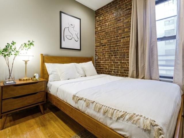 Queen bedroom in 4 bed/4 bath home in Midtown East #299 B