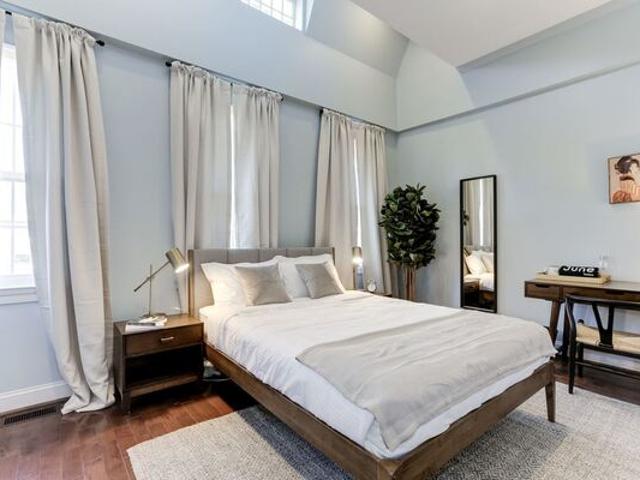 Queen bedroom in 5 bed/3.5 bath home in Capitol Hill #105 2C