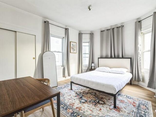 Queen bedroom in 5 bed/1 bath home in Harvard Square Cambridge #1808 A