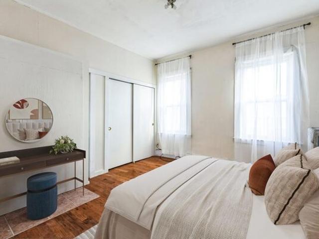 Queen bedroom in 5 bed/1 bath home in Harvard Square Cambridge #1808 B