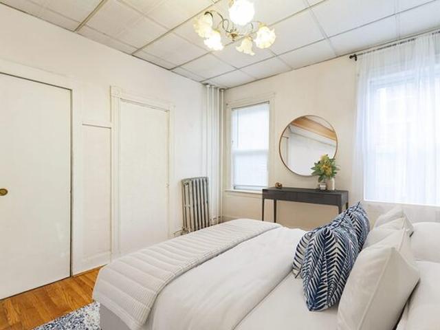 Queen bedroom in 5 bed/1 bath home in Harvard Square Cambridge #1808 D