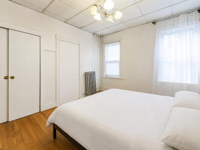 Queen bedroom in 5 bed/1 bath home in Harvard Square Cambridge #1808 D