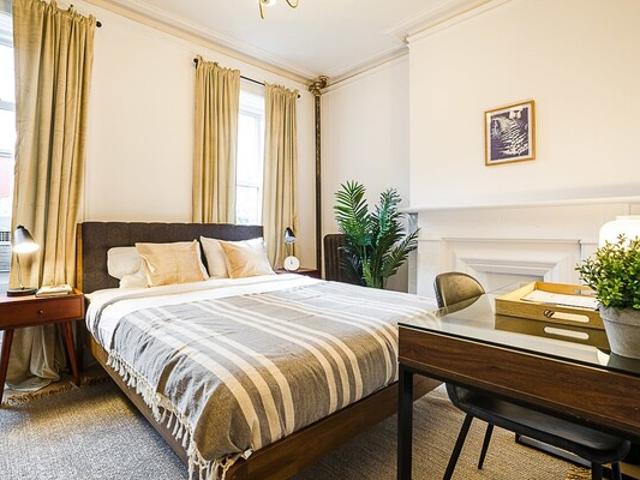 Queen bedroom in 5 bed/1 bath home in Hell's Kitchen #183 D