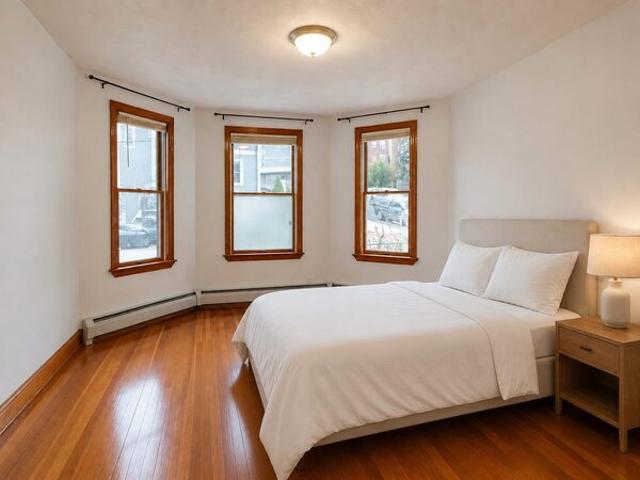 Queen bedroom in 5 bed/1 bath home in Somerville #1343 C