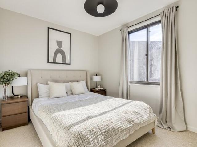 Queen bedroom in 5 bed/2.5 bath home in H Street #288 C