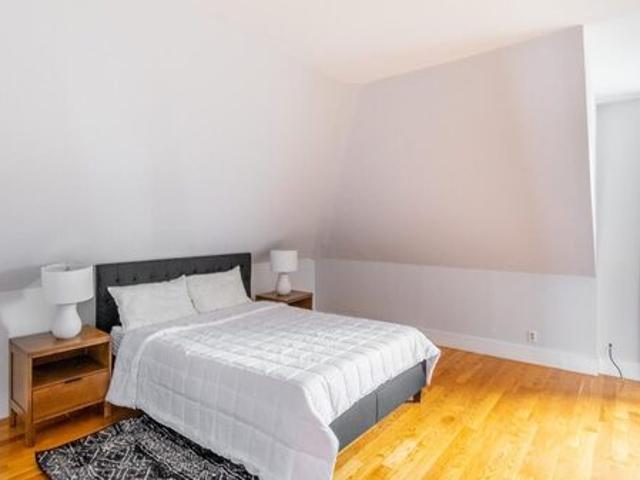 Queen bedroom in 5 bed/2.5 bath home in Newton Corner #1463 C
