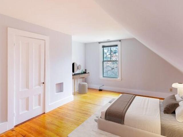 Queen bedroom in 5 bed/2.5 bath home in Newton Corner #1463 D