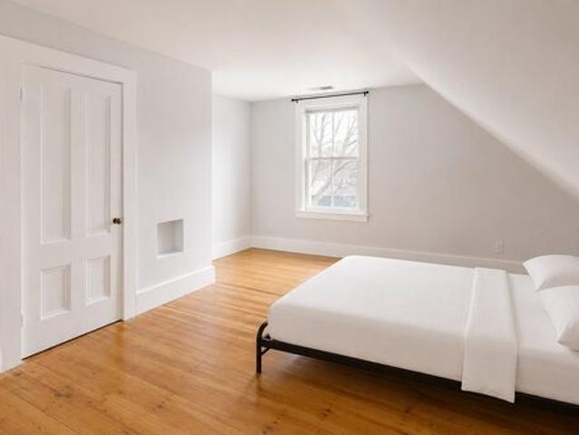 Queen bedroom in 5 bed/2.5 bath home in Newton Corner #1463 D