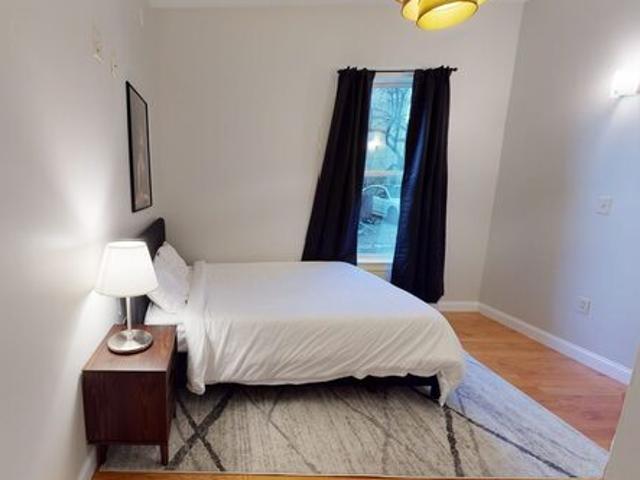 Queen bedroom in 5 bed/2.5 bath home in Roxbury #773 B
