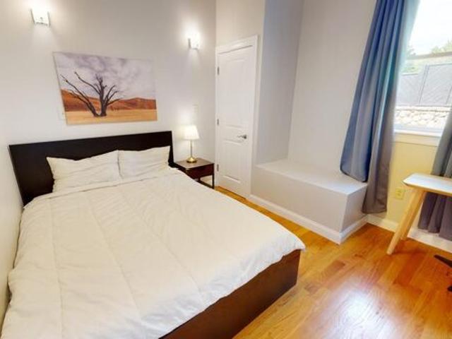 Queen bedroom in 5 bed/2.5 bath home in Roxbury #773 C