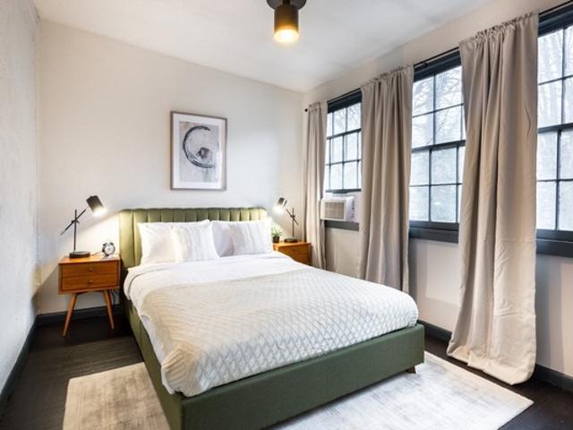 Queen bedroom in 5 bed/2 bath home in Cleveland Park #333 E
