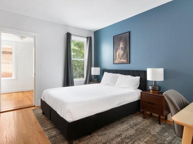 Queen bedroom in 5 bed/2 bath home in Allston #680 A