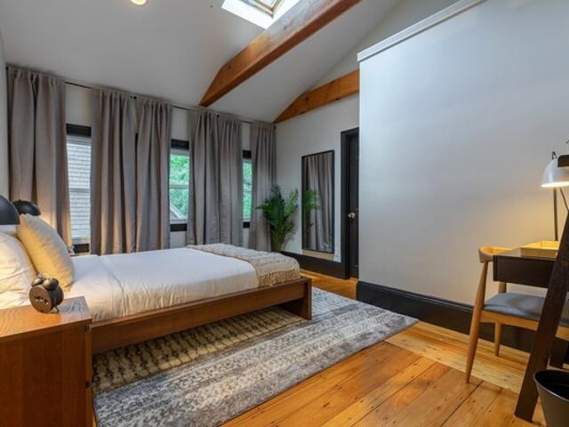 Queen bedroom in 5 bed/2 bath home in Allston #234 D
