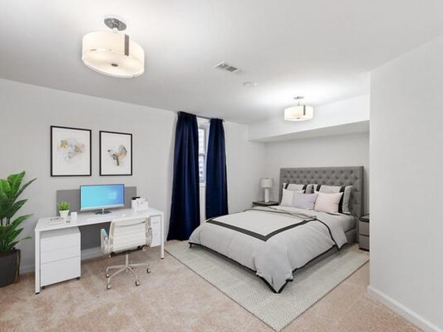 Queen bedroom in 5 bed/2 bath home in Logan Circle #415 BD