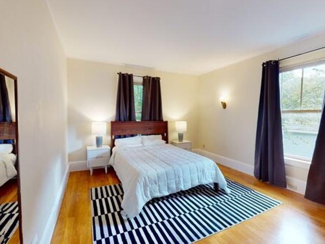 Queen bedroom in 5 bed/2 bath home in Newton Corner #1462 D
