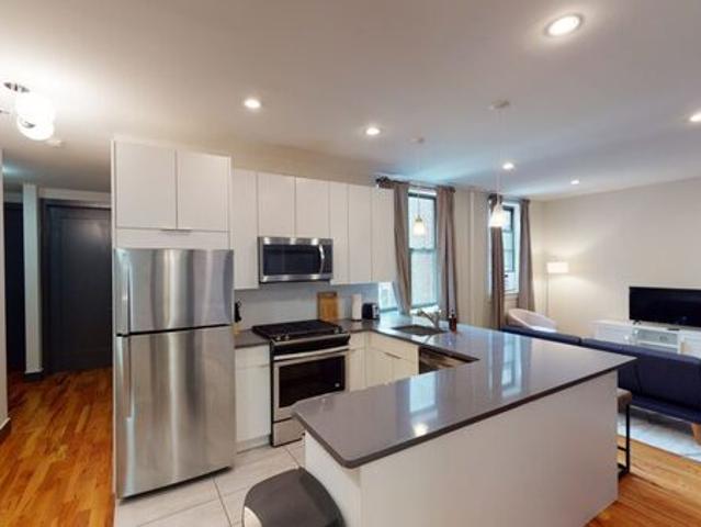 Queen bedroom in 5 bed/2 bath home in Prospect Lefferts Gardens #485 B