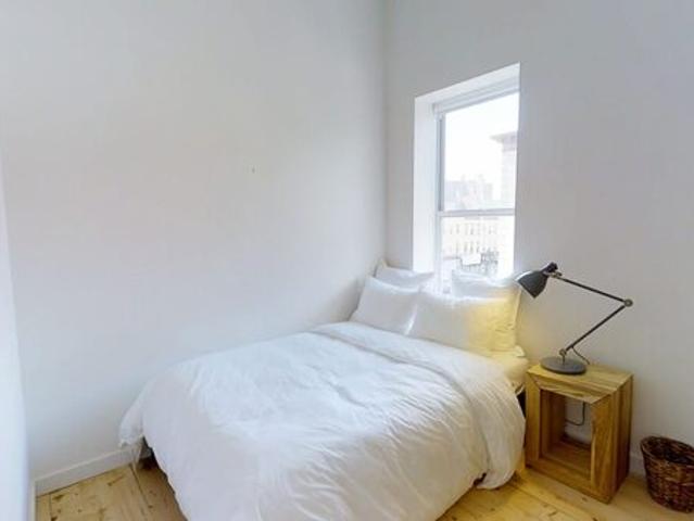 Queen bedroom in 5 bed/2 bath home in Prospect Lefferts Gardens #1842 A