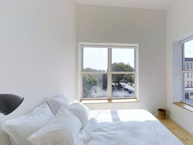 Queen bedroom in 5 bed/2 bath home in Prospect Lefferts Gardens #1842 D