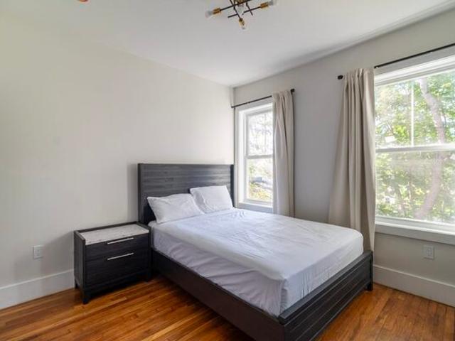 Queen bedroom in 5 bed/2 bath home in Roxbury #1900 C