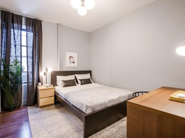Queen bedroom in 5 bed/2 bath home in West Harlem #225 B