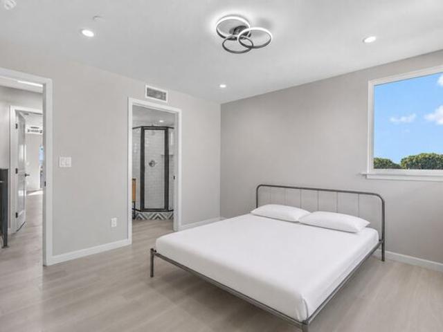 Queen bedroom in 5 bed/5 bath home in Boyle Heights #1828 E
