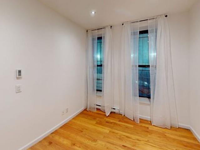 Queen bedroom in 6 bed/3 bath home in Upper West Side #1791 E
