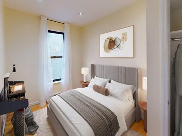 Queen bedroom in 6 bed/3 bath home in Upper West Side #1796 C