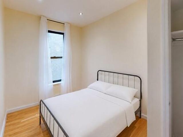Queen bedroom in 6 bed/3 bath home in Upper West Side #1796 C