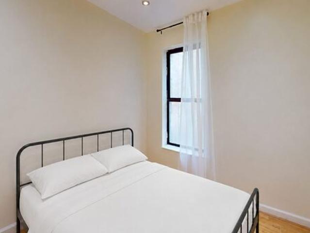 Queen bedroom in 6 bed/3 bath home in Upper West Side #1796 E