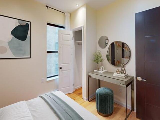 Queen bedroom in 6 bed/3 bath home in Upper West Side #1796 F