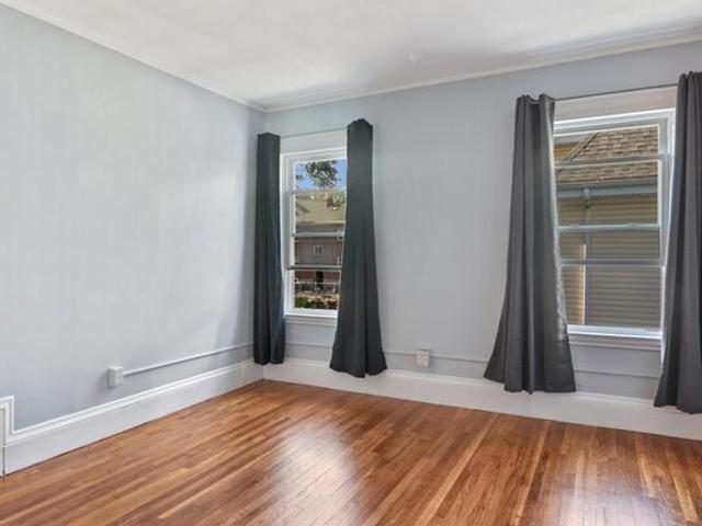 Queen bedroom in 6 bed/1.5 bath home in Brighton #587 D