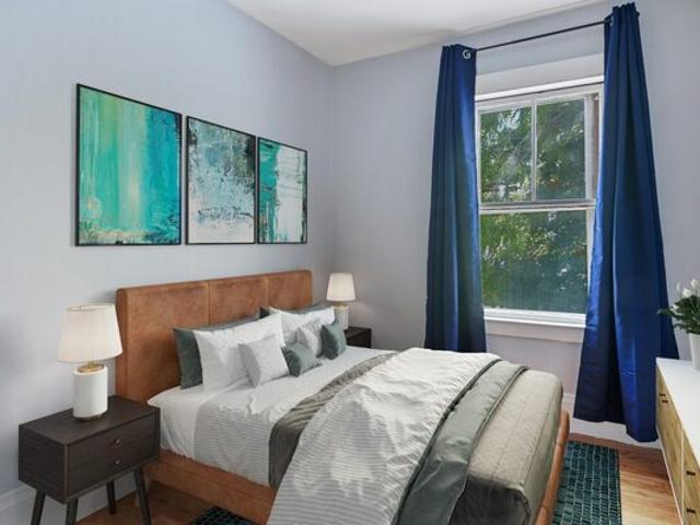 Queen bedroom in 6 bed/1.5 bath home in Brighton #587 E