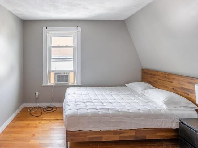 Queen bedroom in 6 bed/1.5 bath home in Somerville #1578 F