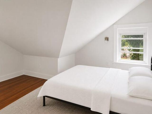 Queen bedroom in 6 bed/2 bath home in Allston #539 E