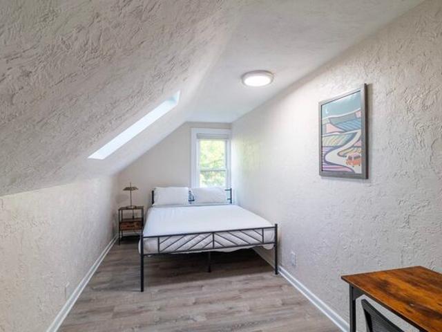 Queen bedroom in 6 bed/2 bath home in Allston #1735 E