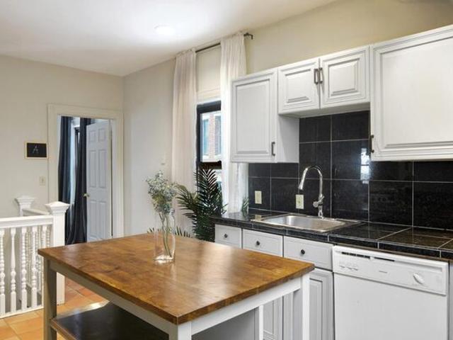 Queen bedroom in 6 bed/2 bath home in Brighton #375 2D